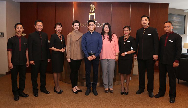 With the owners the Djarum Group Grace Katuari (4th) and Natlia Hartono ...